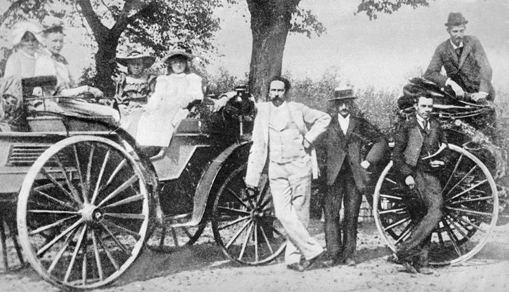 The Story Behind The World’s First Car – Carl Benz School of ...