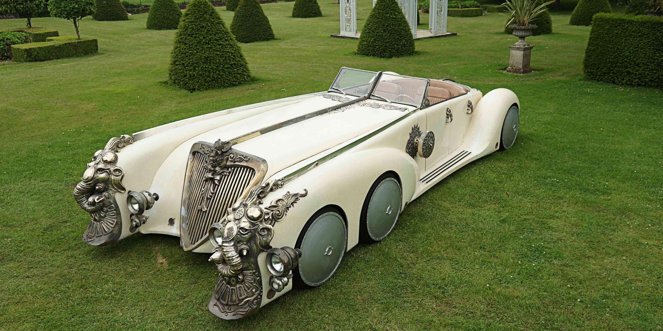 People Actually Drive These Movie Replica Cars HotCars people-actually-drive-these-movie-replica-cars-hotcars
